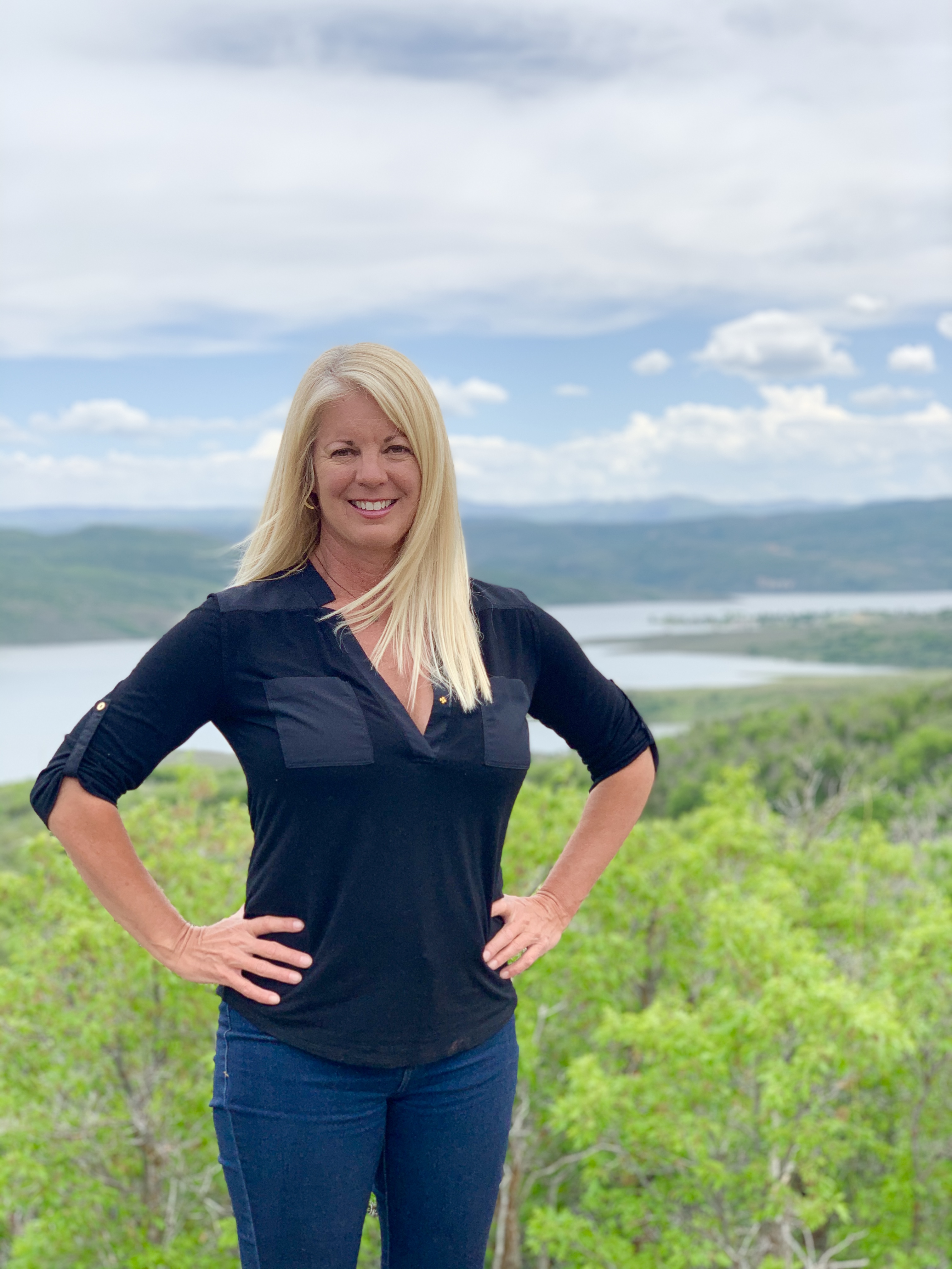 jill-headshot – Mayflower Luxury Homes